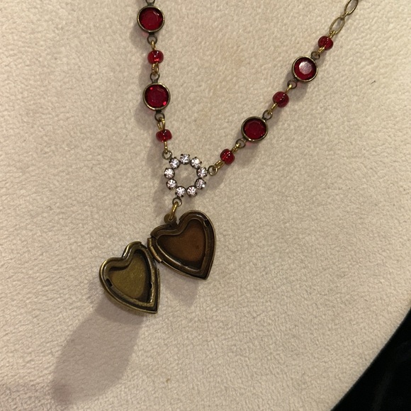 Horizon | Jewelry | Vintage Red Crystal Heart Locket Necklaceboutique ...
